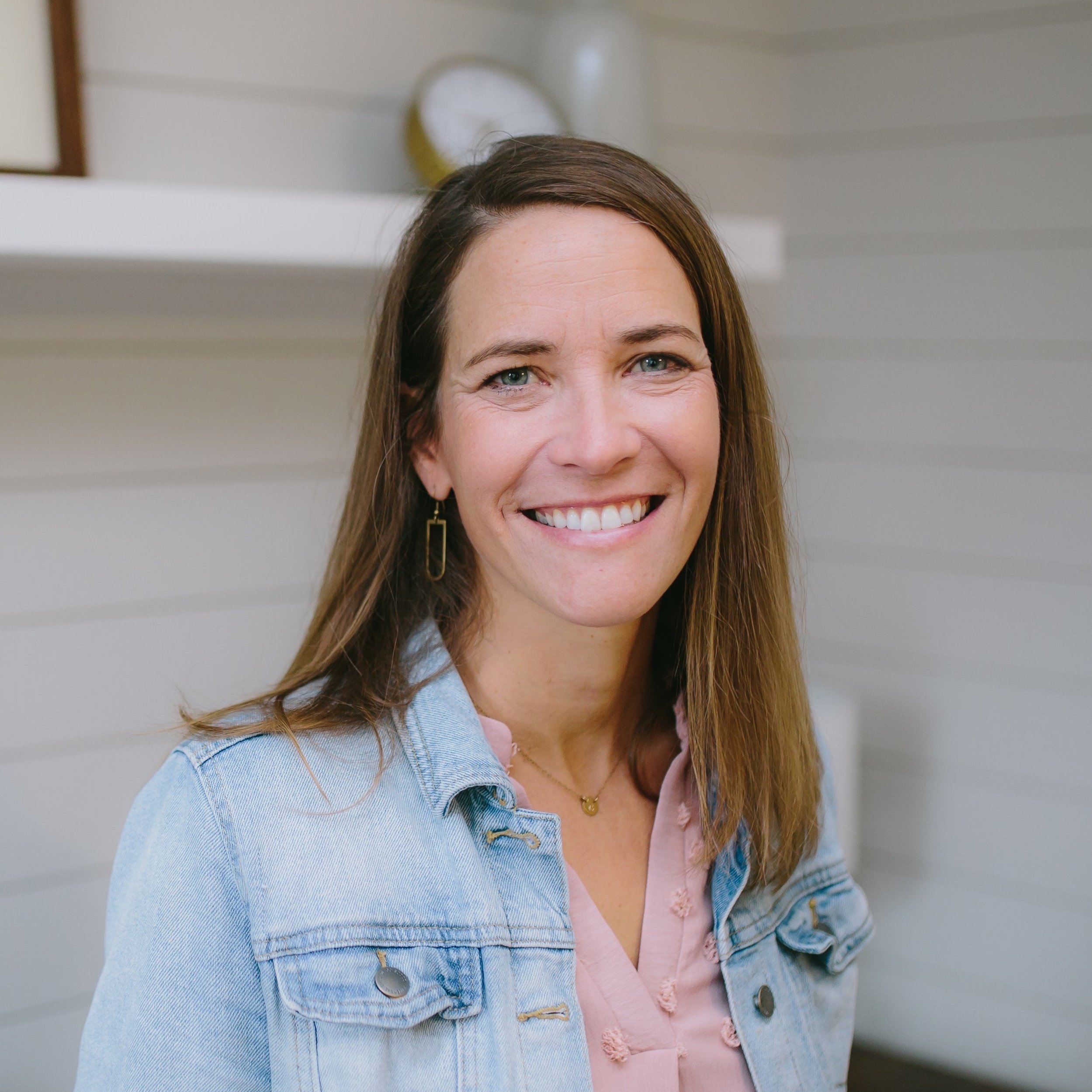 Episode 59: Caroline Cobb, Singer-Songwriter - Women & Work